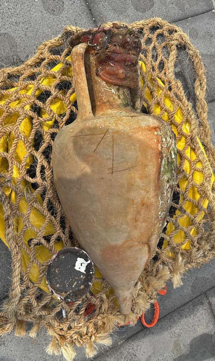 Archeologia subacquea, recuperata anfora del III secolo a.C. a rischio ...