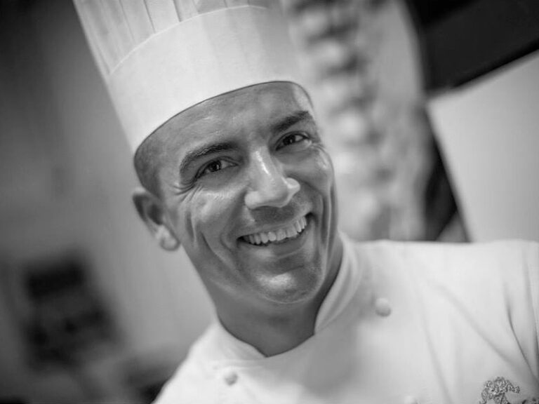 Chef Cappuccio nella bufera: cerca personale, non comunisti e gay