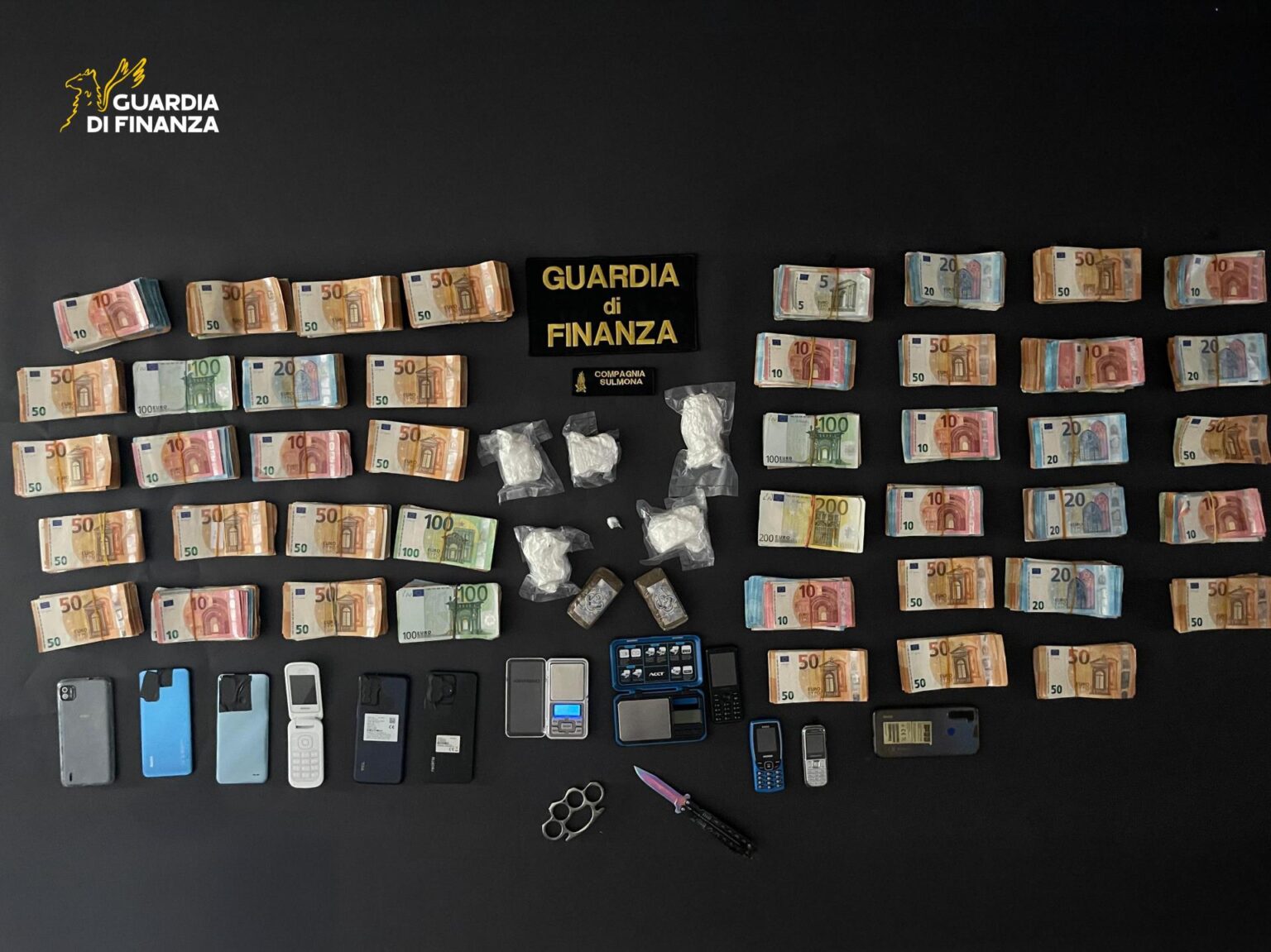 Maxi sequestro di droga e contanti