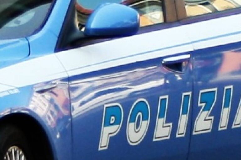 Punta una pistola contro una 17enne e le strappa la borsa: arrestato ...